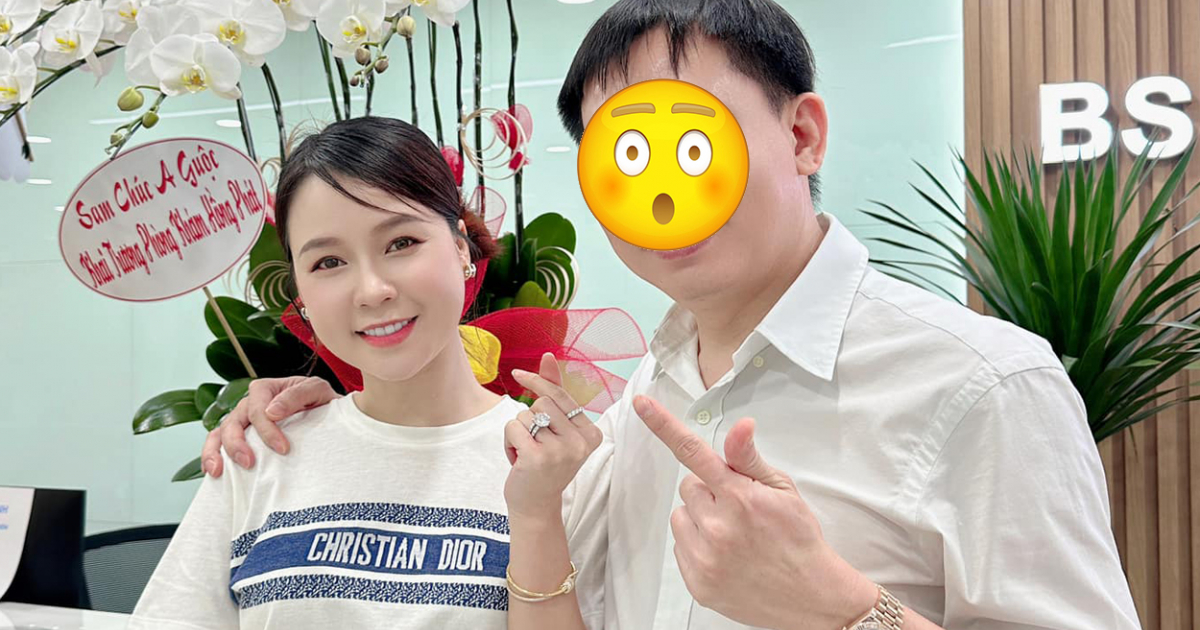 Sam chuẩn bị sinh con đầu lòng nhờ phương pháp IVF, thường xuyên thân thiết với một người đàn ...