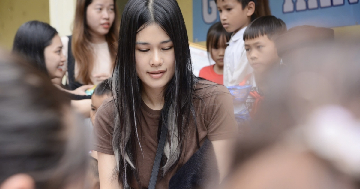 Ca sĩ Phúc Anh ra MV “54 dân tộc Việt Nam”, gây choáng với dàn diễn viên nhí